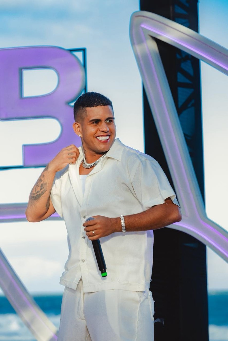 Gaab muda tudo e surge “renascido” no pagode: DVD ‘Entardecer’ promete ...